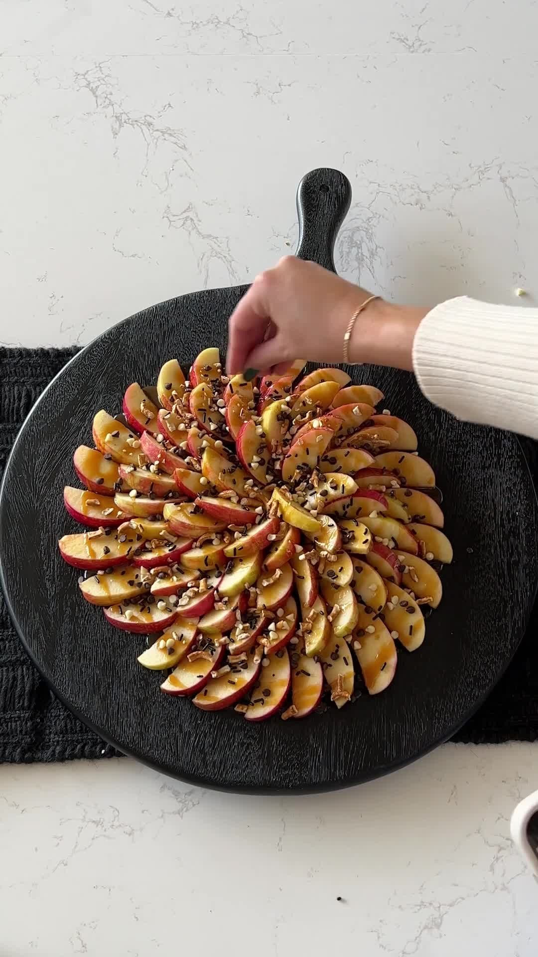 Dial-a-slice Apple Corer/slicer + Reviews | Crate & Barrel